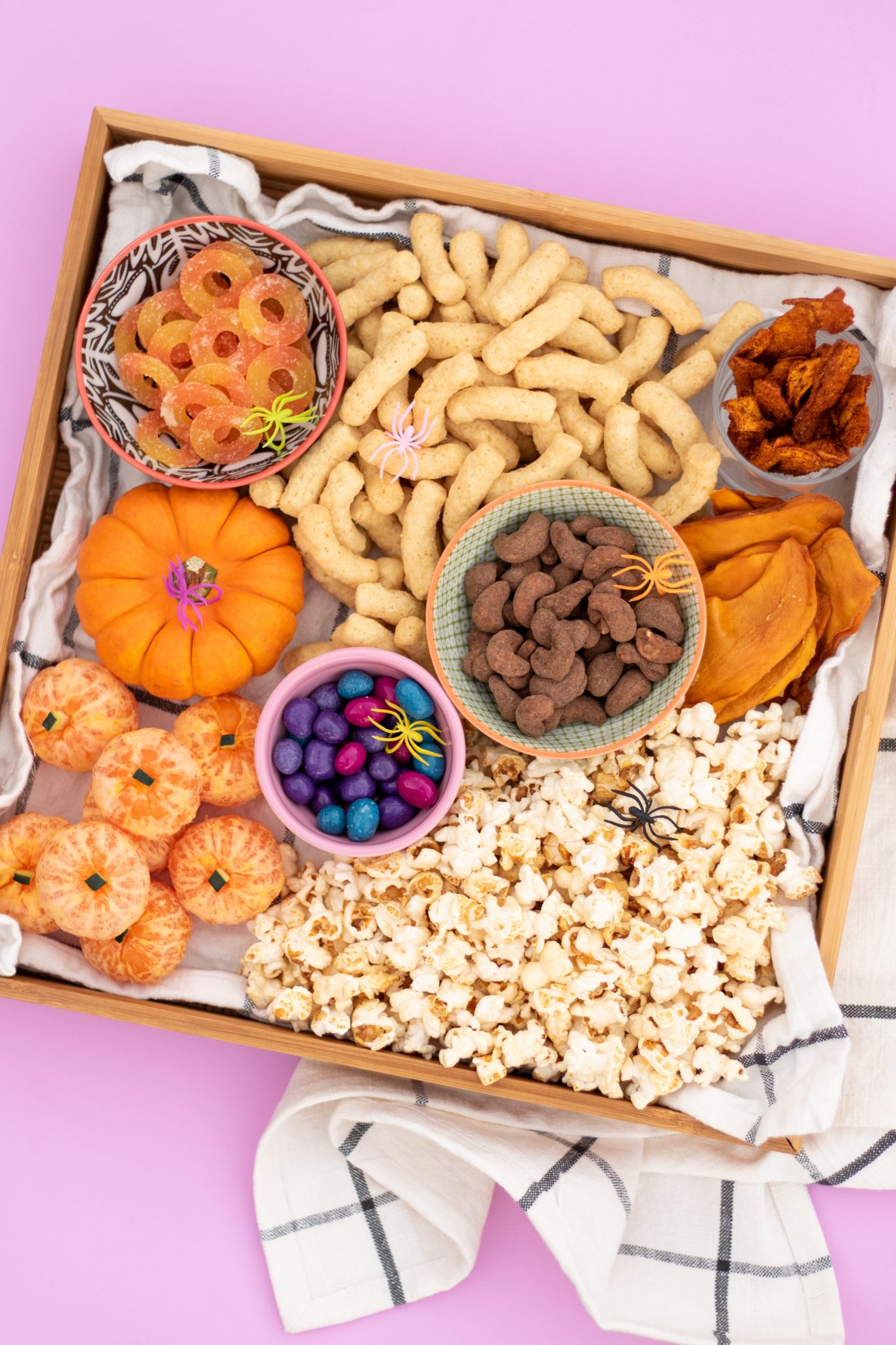 Halloween movie night snack tray | JOYFETTI